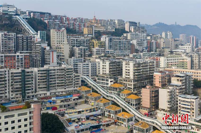 Escada rolante com mais de 240 metros de elevação prestes a ser ...