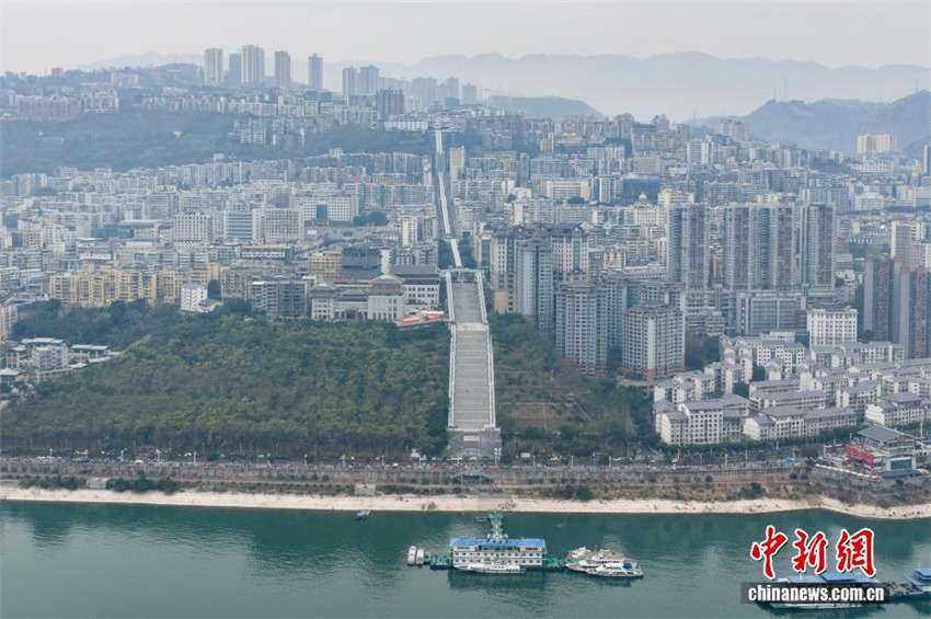 Escada rolante com mais de 240 metros de elevação prestes a ser ...