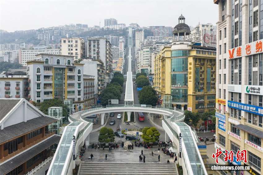 Escada rolante com mais de 240 metros de elevação prestes a ser ...